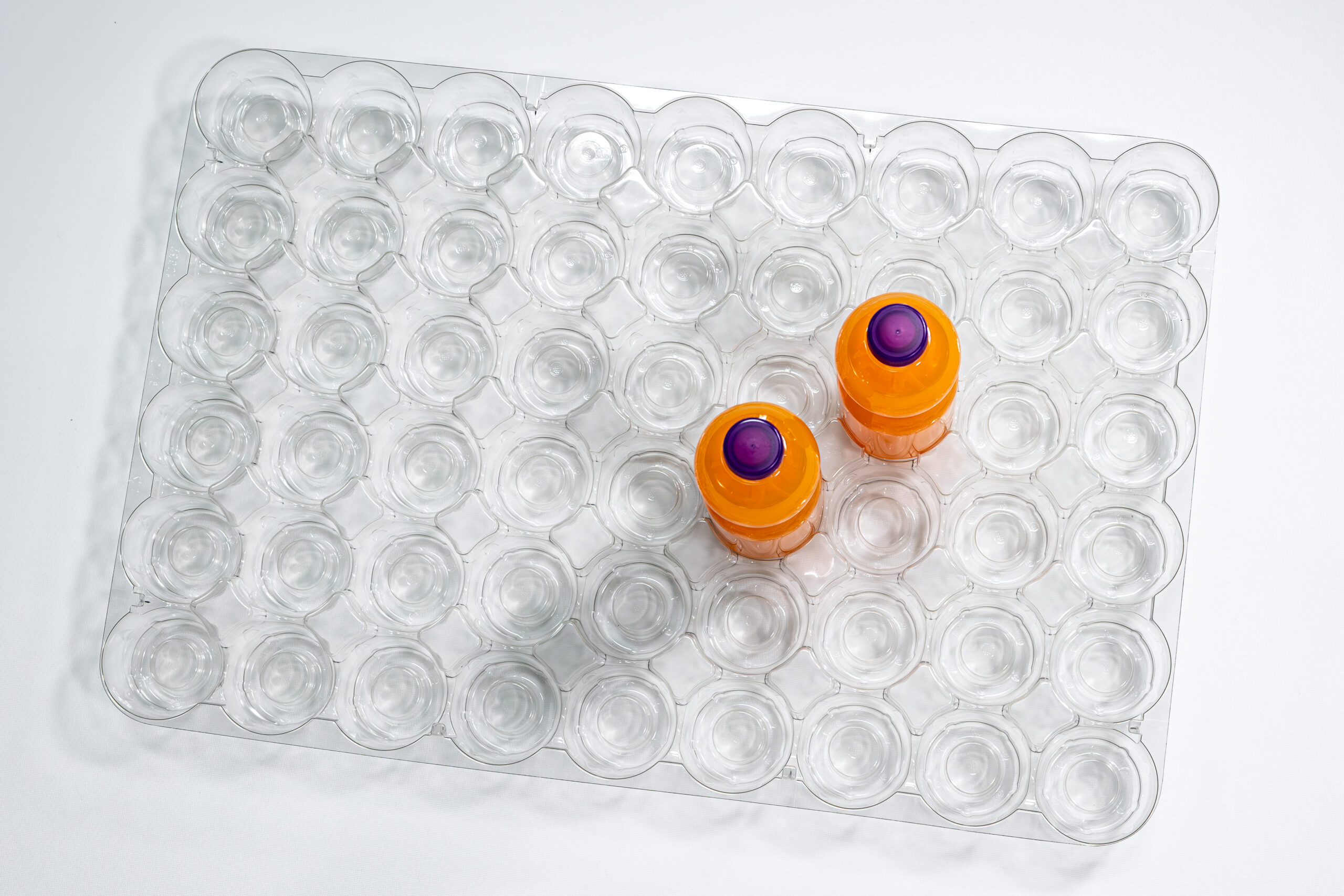 PET tray-to-tray: yellow bags into beverage trays